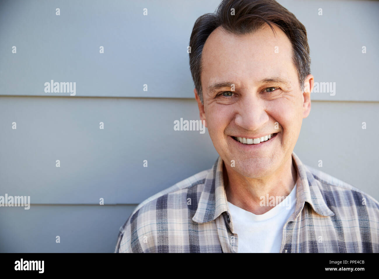 Man standing outside hi-res stock photography and images - Alamy