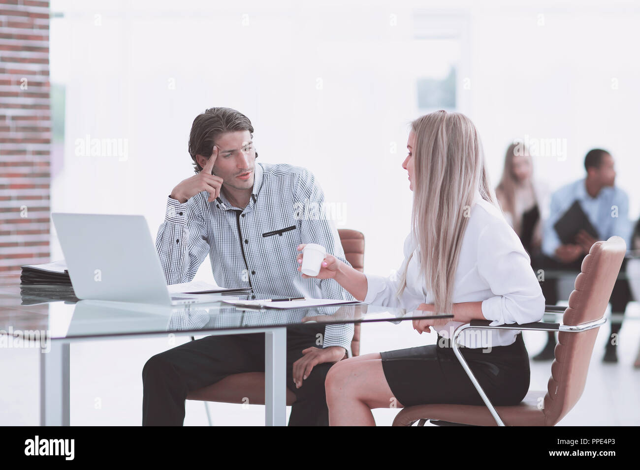 Young employees talking hi-res stock photography and images - Alamy