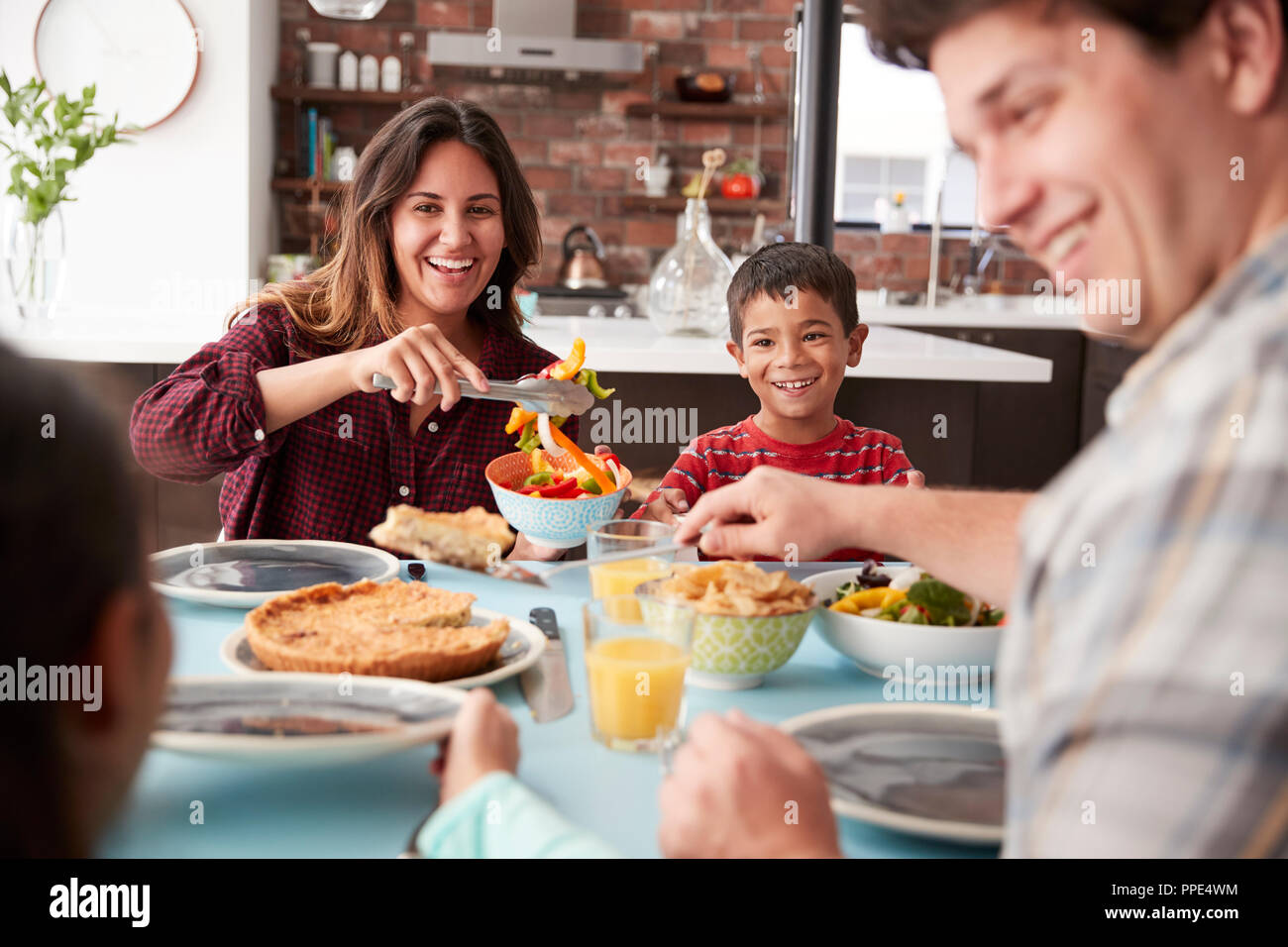 Kitchen diner home hi-res stock photography and images - Alamy