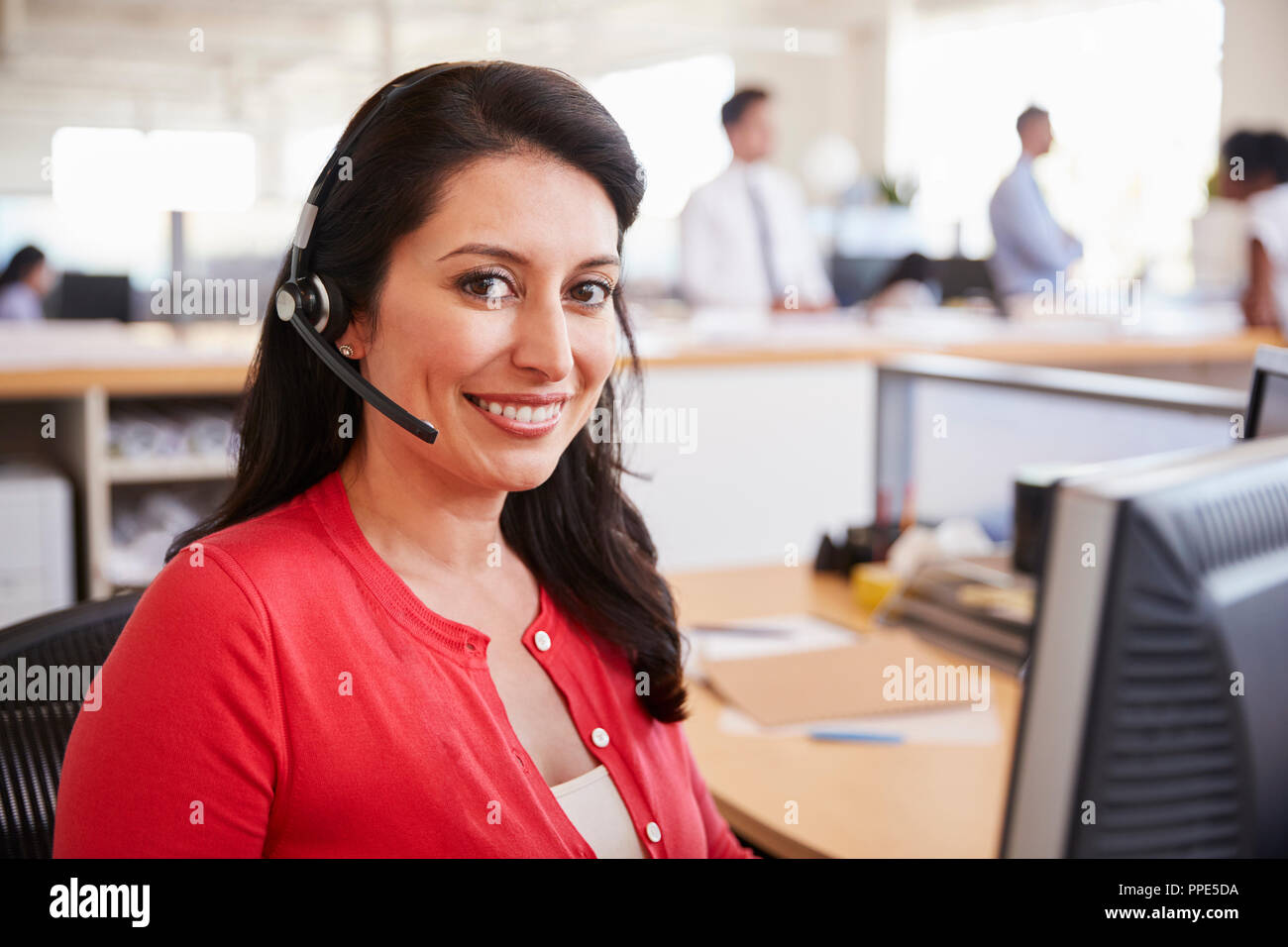 Hispanic professional woman hi-res stock photography and images - Alamy