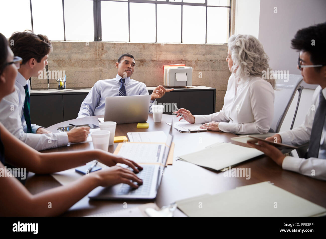 Male manager brainstorming team hi-res stock photography and images - Alamy