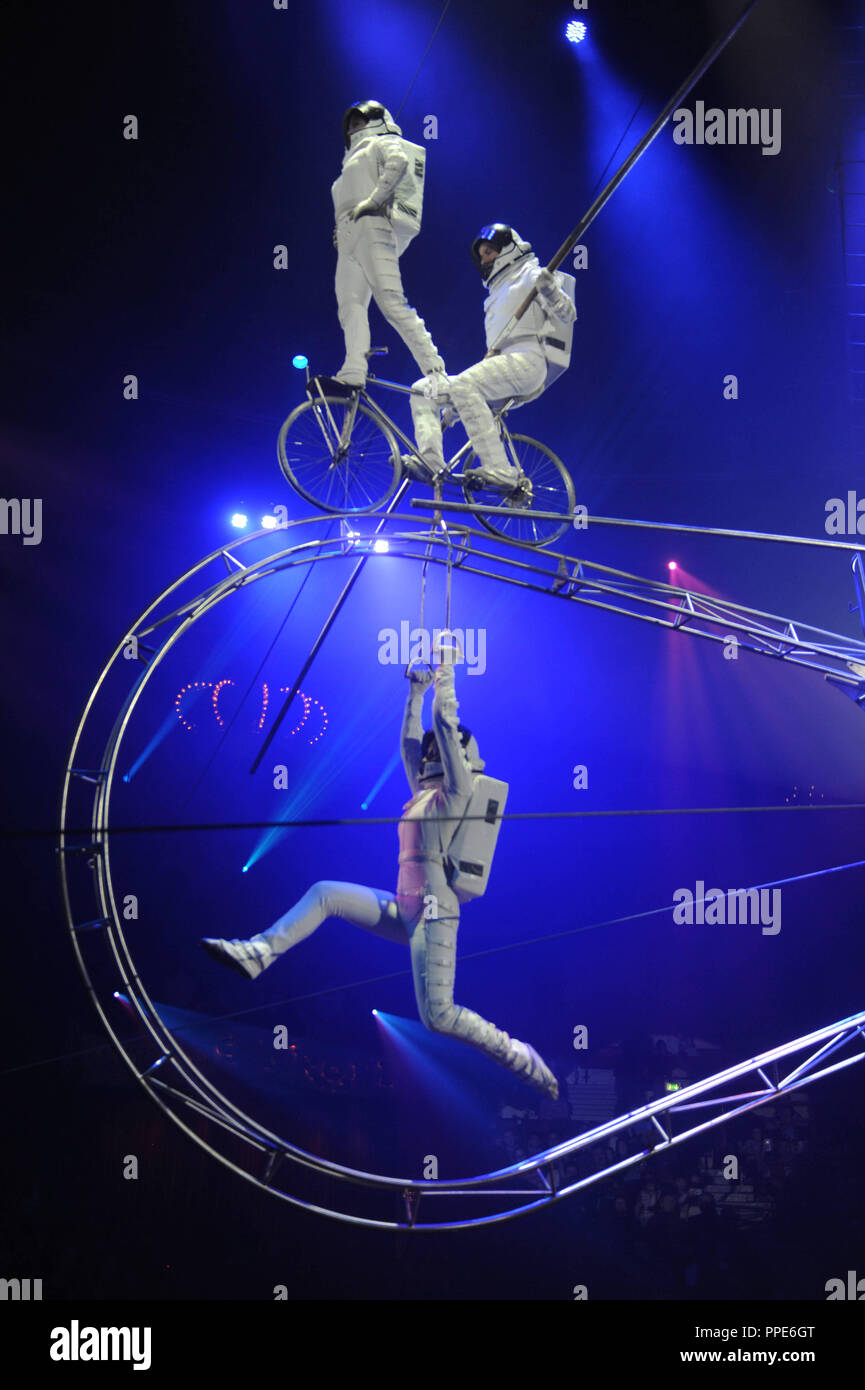 Wheel of death and circus hi-res stock photography and images - Alamy
