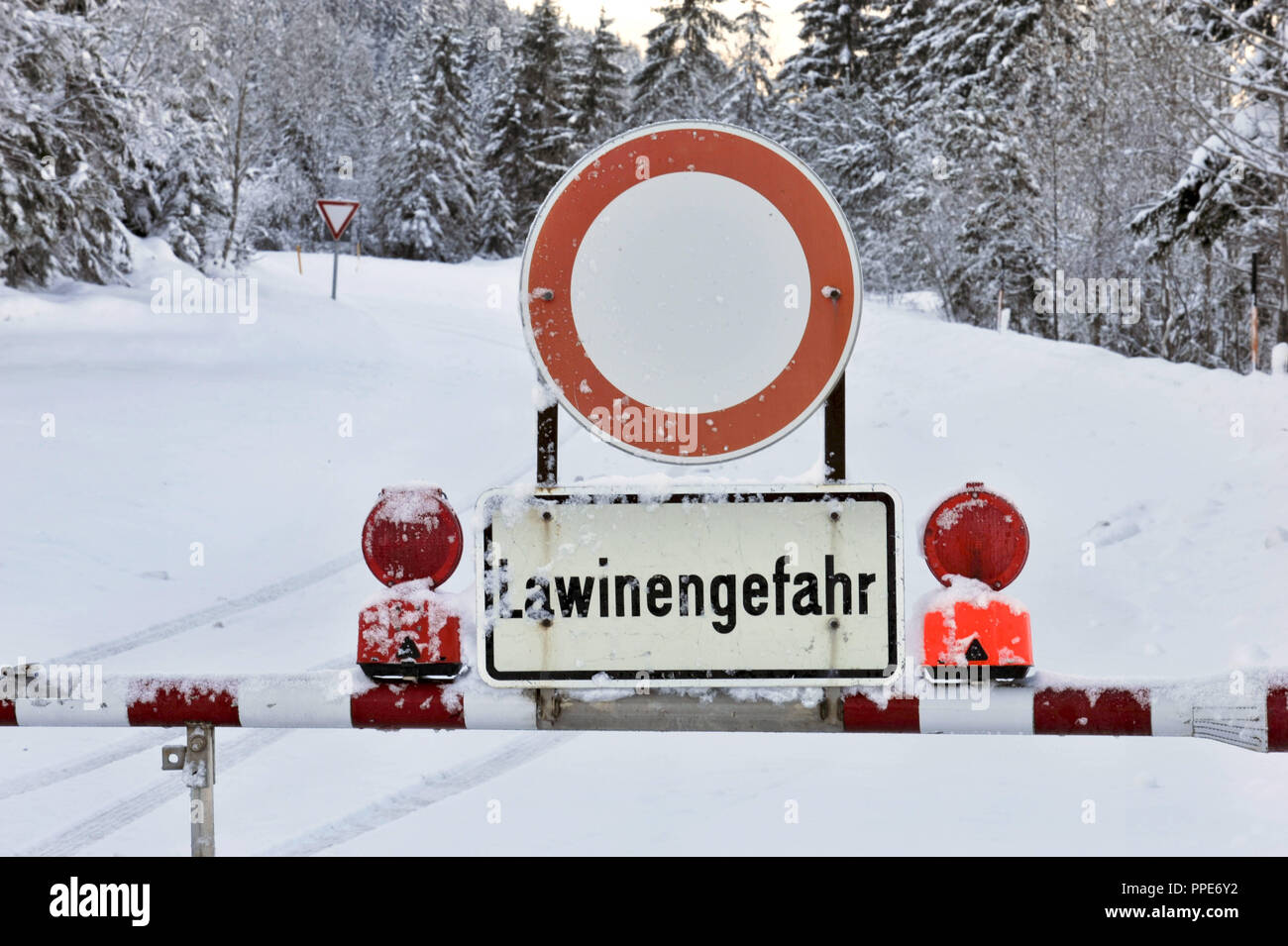 Danger avalanches warning sign hi-res stock photography and images - Alamy