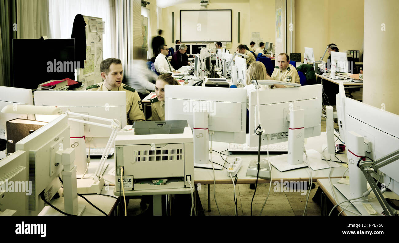 Situation room hi-res stock photography and images - Alamy