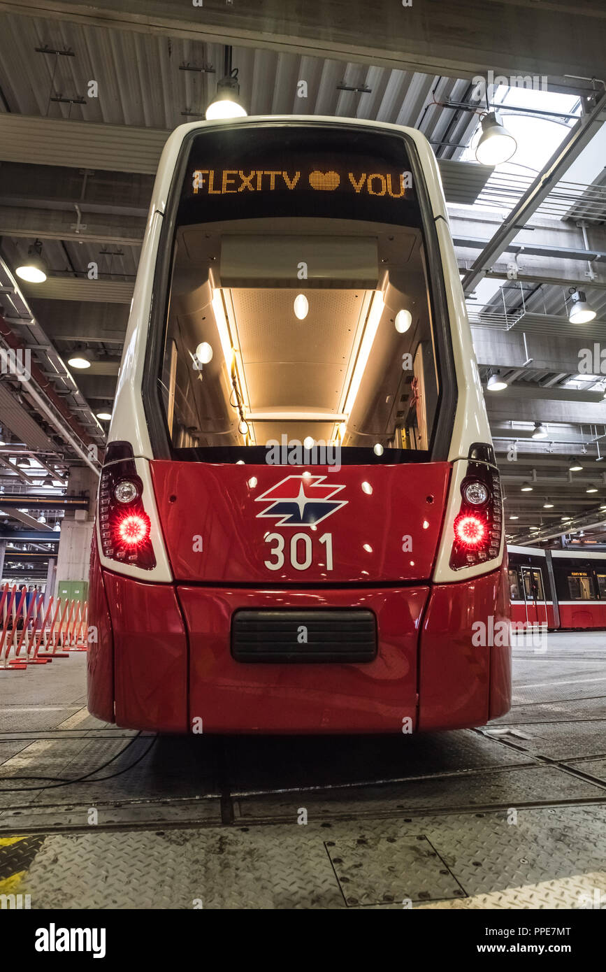 Wien, Praesentation der neuen Strassenbahn Bombardier Flexity - Vienna ...