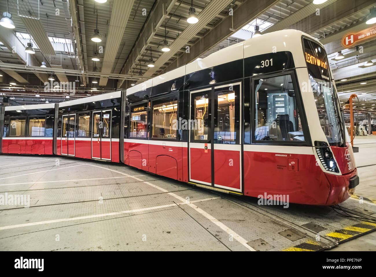 Wien, Praesentation der neuen Strassenbahn Bombardier Flexity - Vienna ...