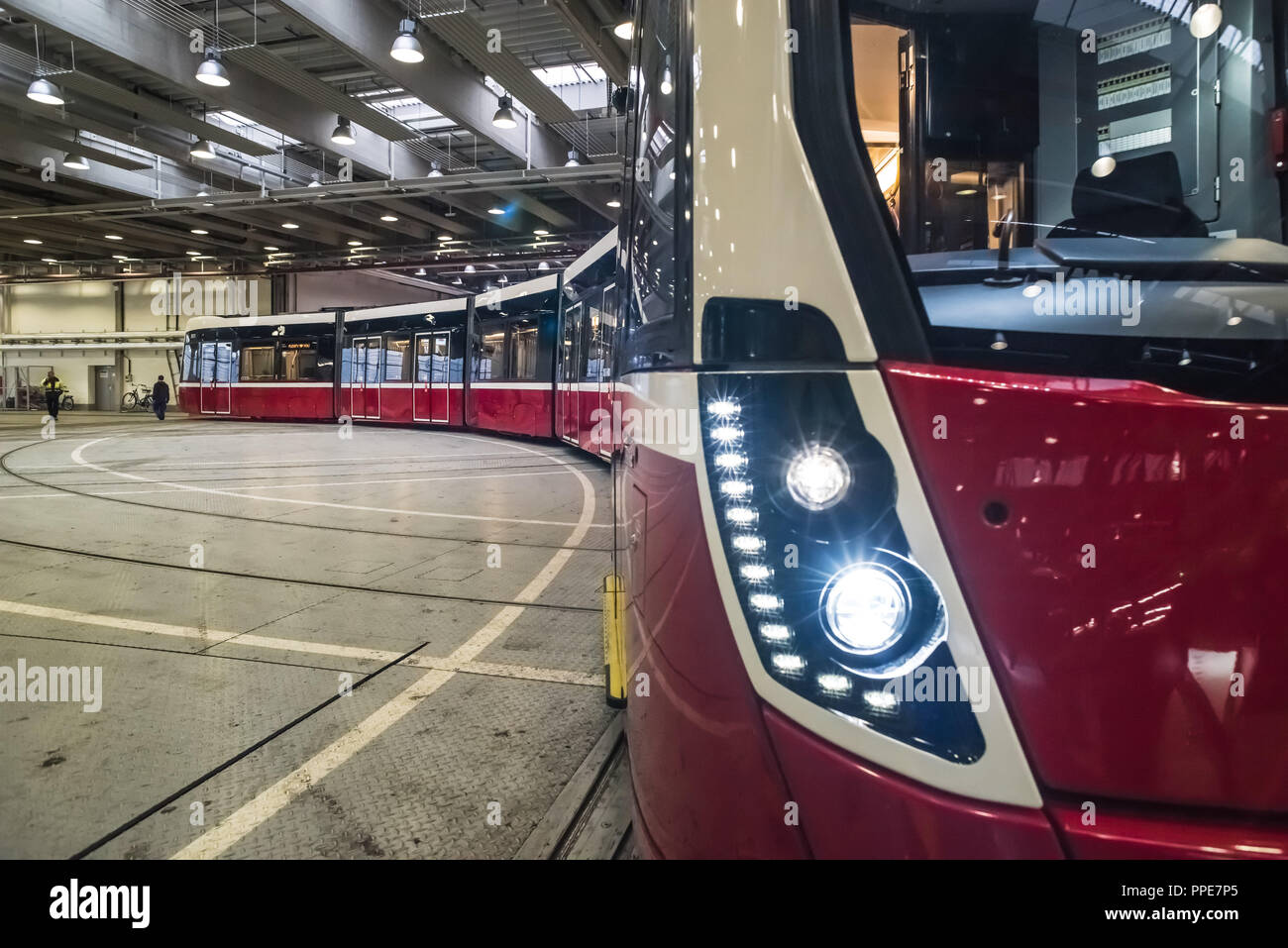 Wien, Praesentation der neuen Strassenbahn Bombardier Flexity - Vienna ...