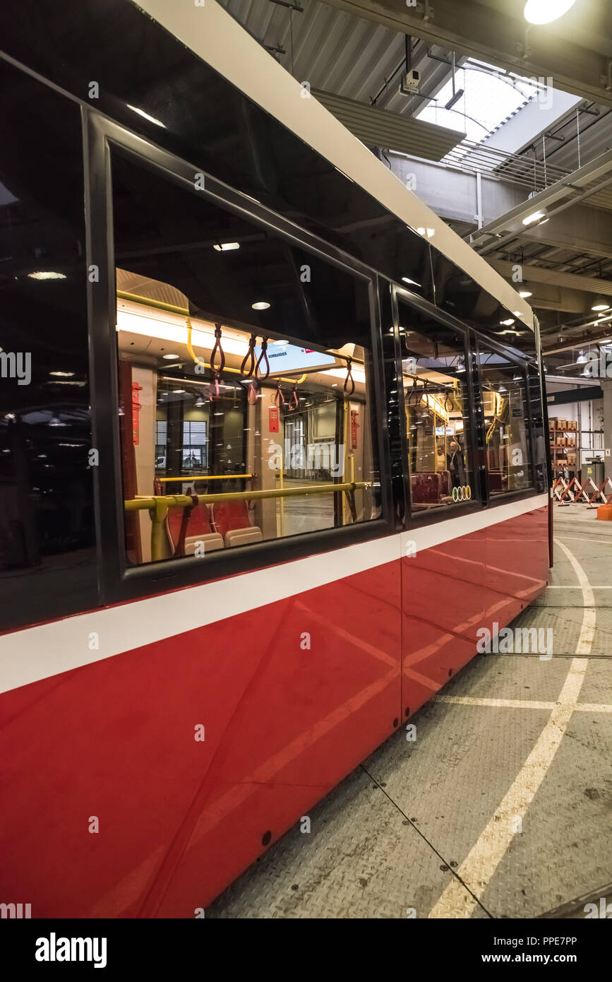 Wien, Praesentation der neuen Strassenbahn Bombardier Flexity - Vienna ...
