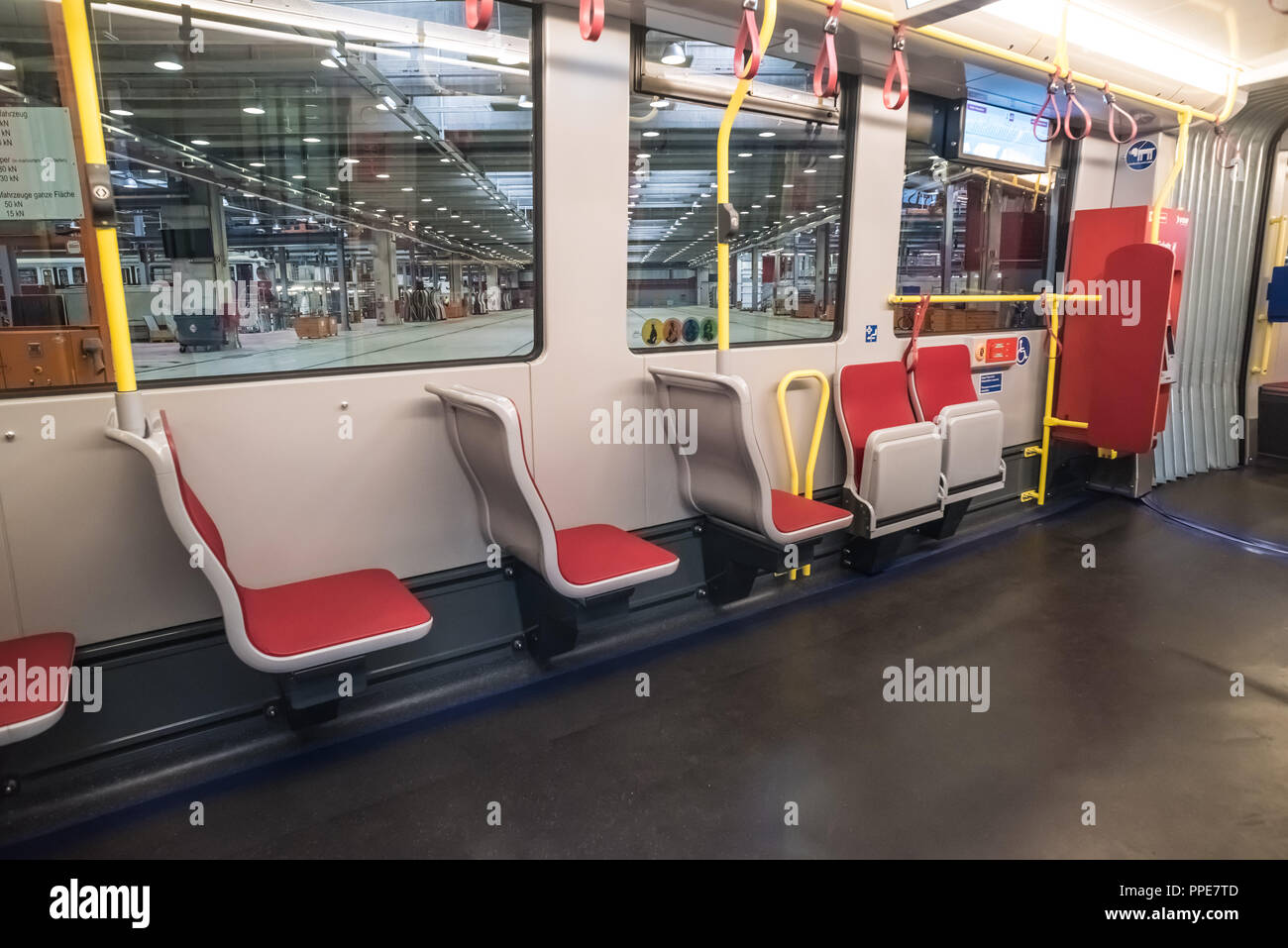 Wien, Praesentation der neuen Strassenbahn Bombardier Flexity - Vienna ...