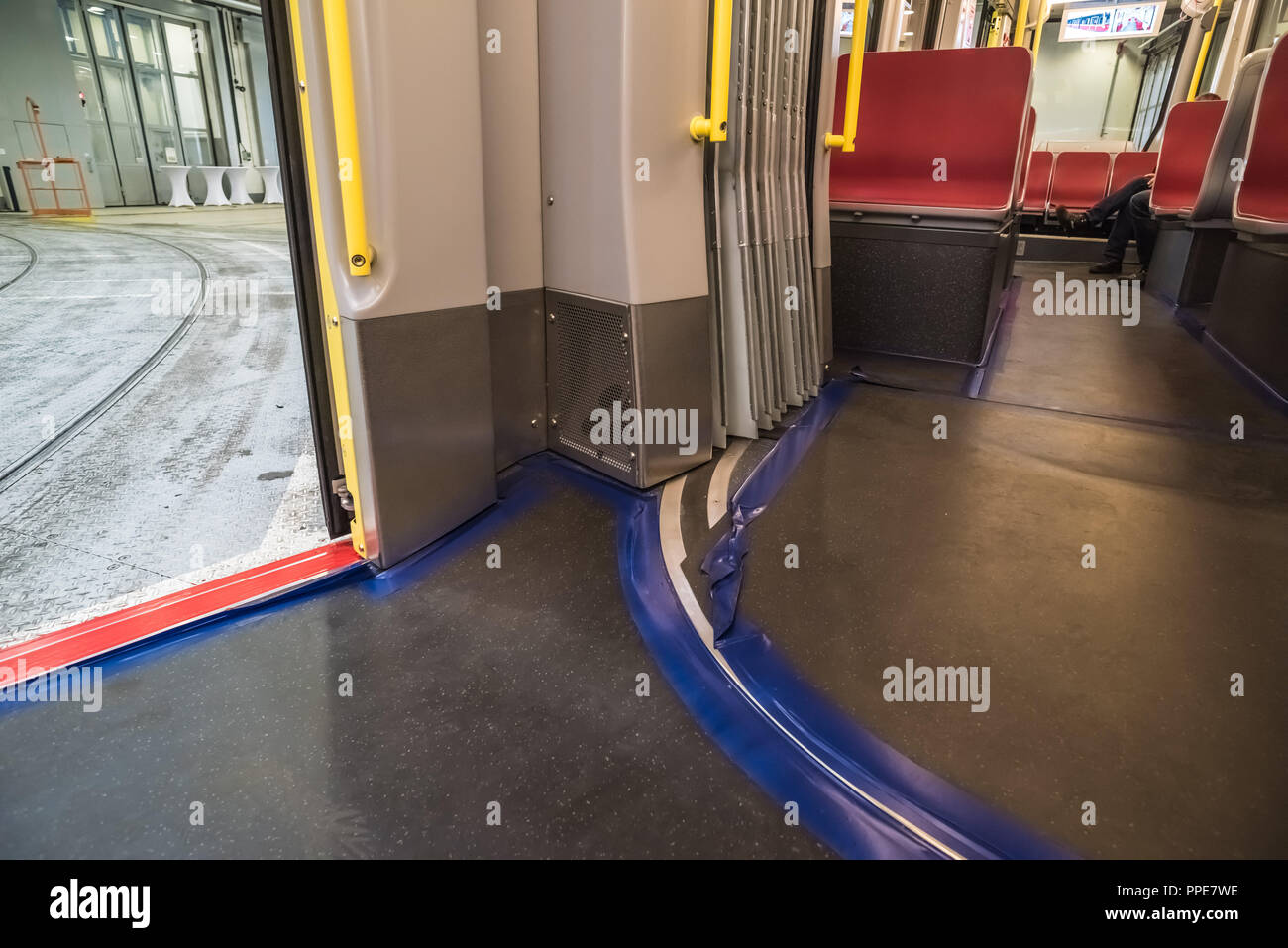 Wien, Praesentation der neuen Strassenbahn Bombardier Flexity - Vienna ...