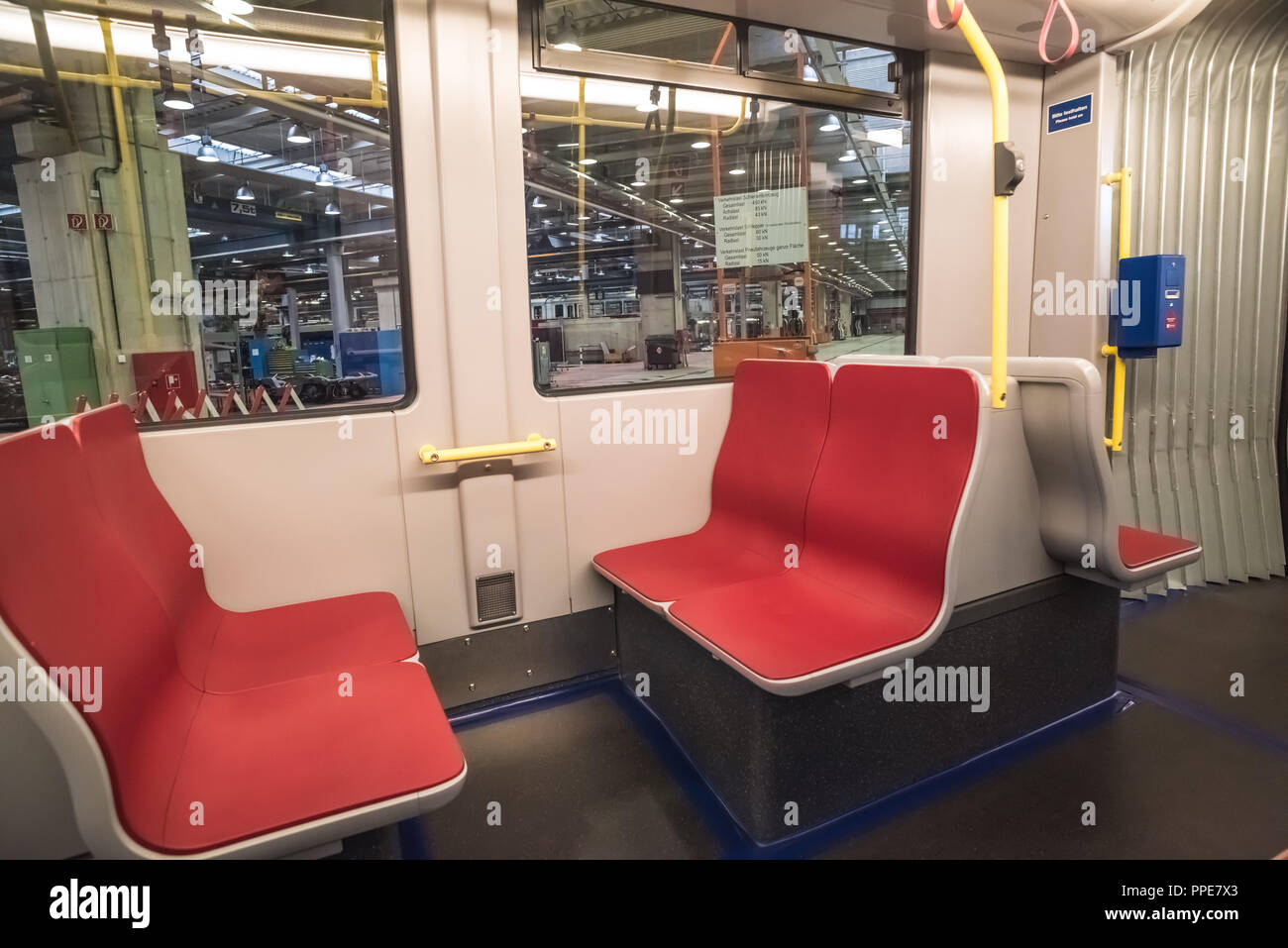 Wien, Praesentation der neuen Strassenbahn Bombardier Flexity - Vienna ...