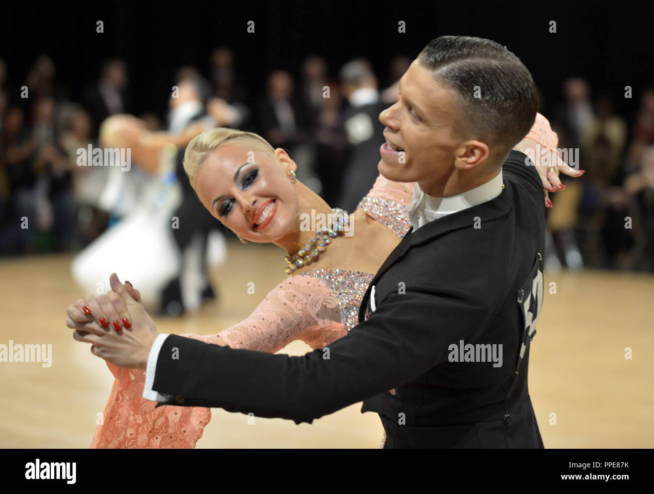 The new runner-up pair Anton Skuratov and Alena Uehlin (TTC München) at ...