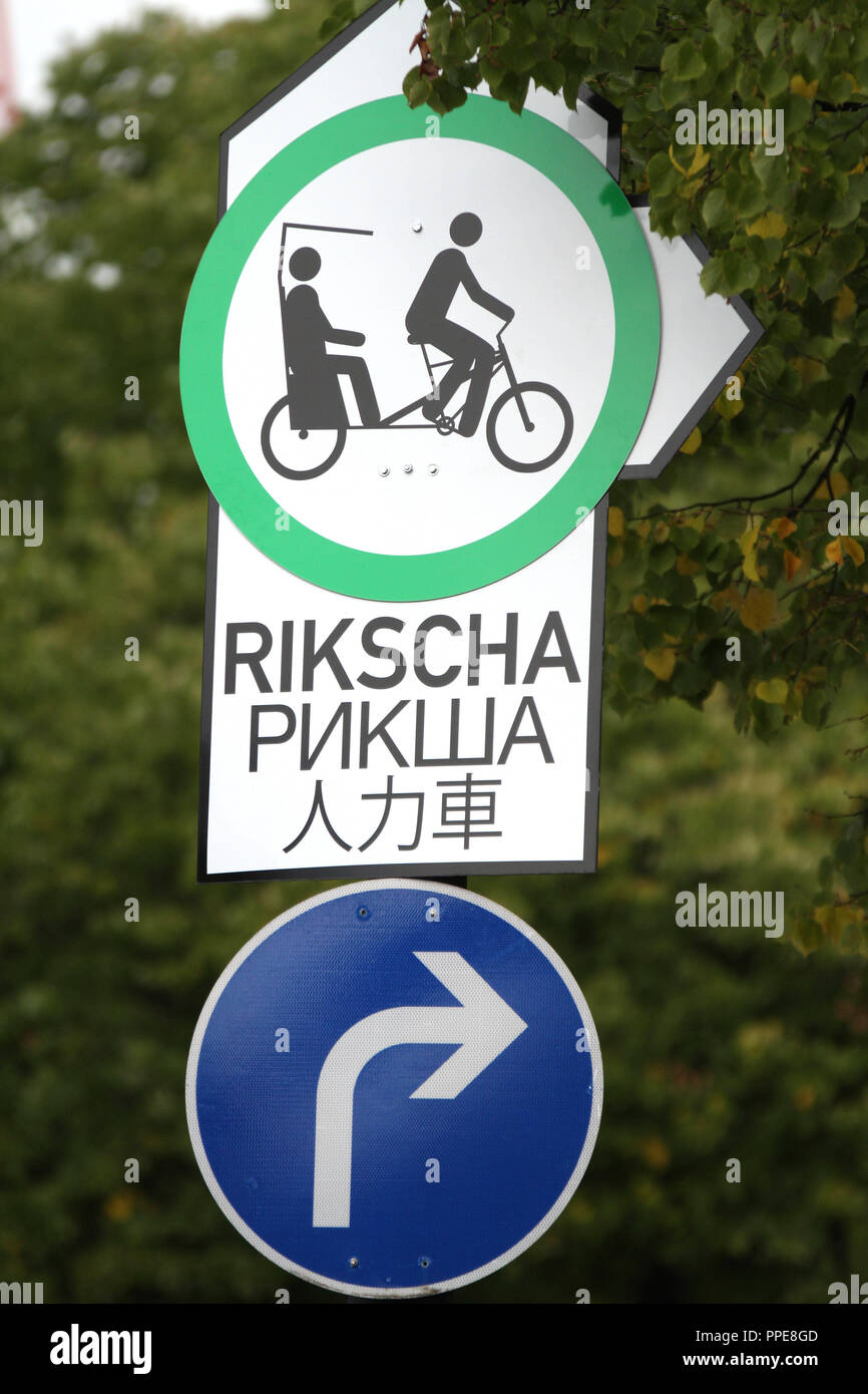 Cycle rickshaw means of transport hi-res stock photography and images ...