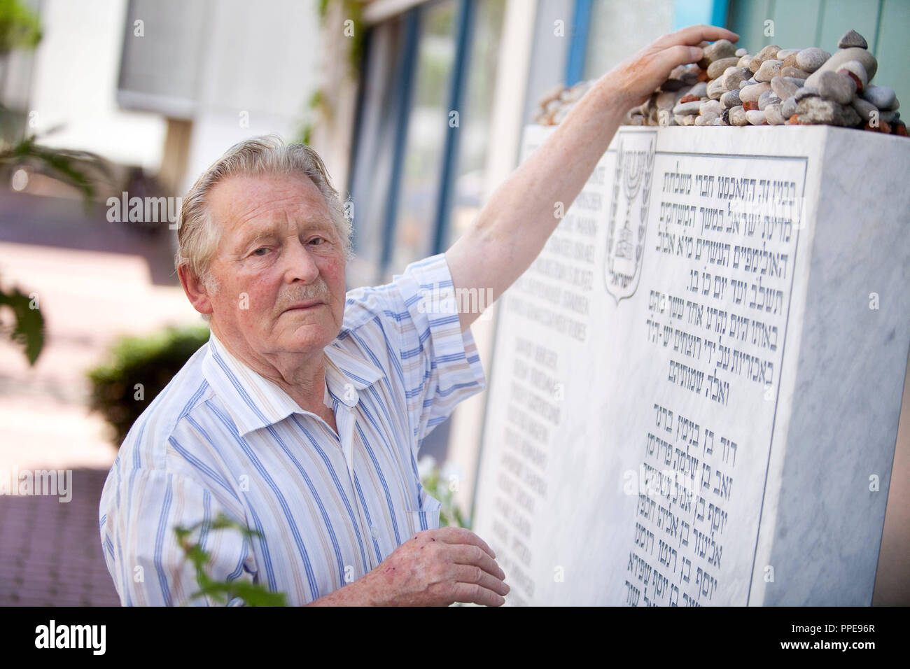 The stonemason Martin Hierl has created a memorial plaque for the ...