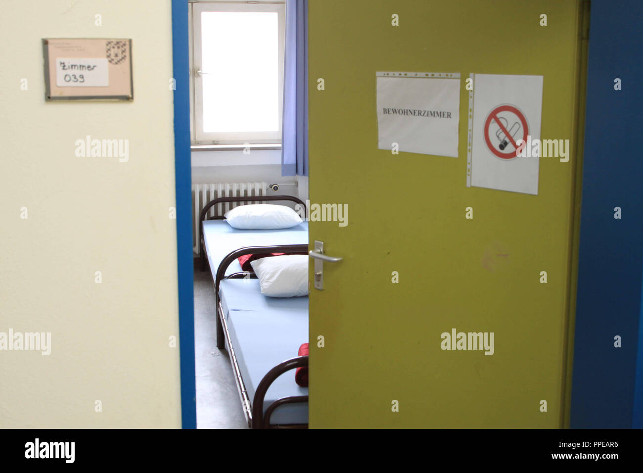 Room in the reception center for asylum seekers in the former 'Bayern ...