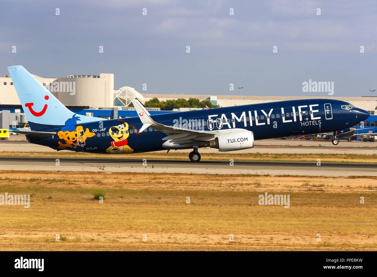 Tui livery hi-res stock photography and images - Alamy