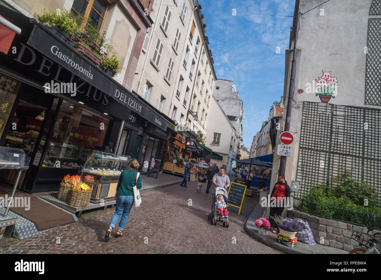 Paris, Rue Mouffetard Stock Photo - Alamy