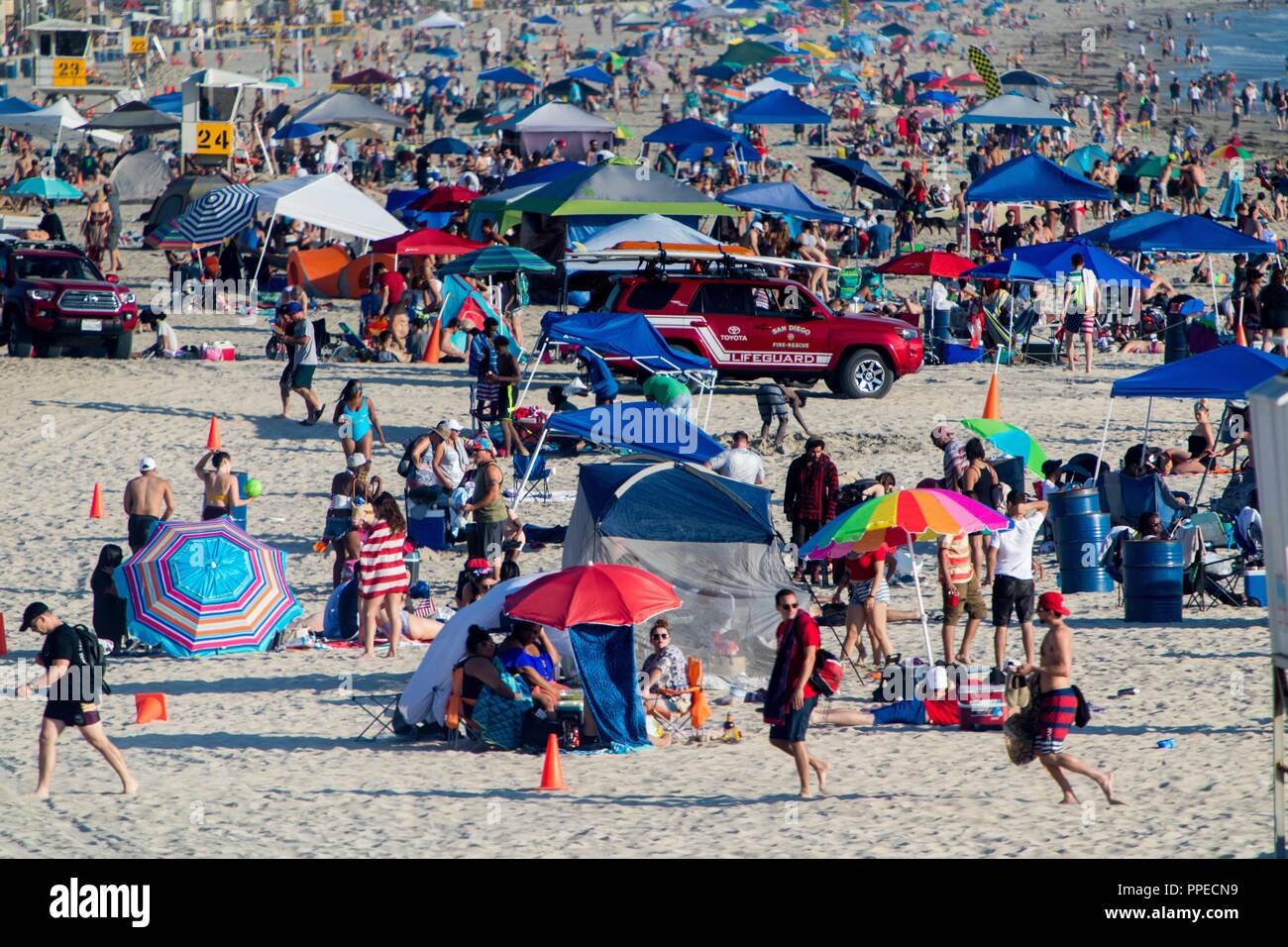 Crowded pickup truck hi-res stock photography and images - Alamy
