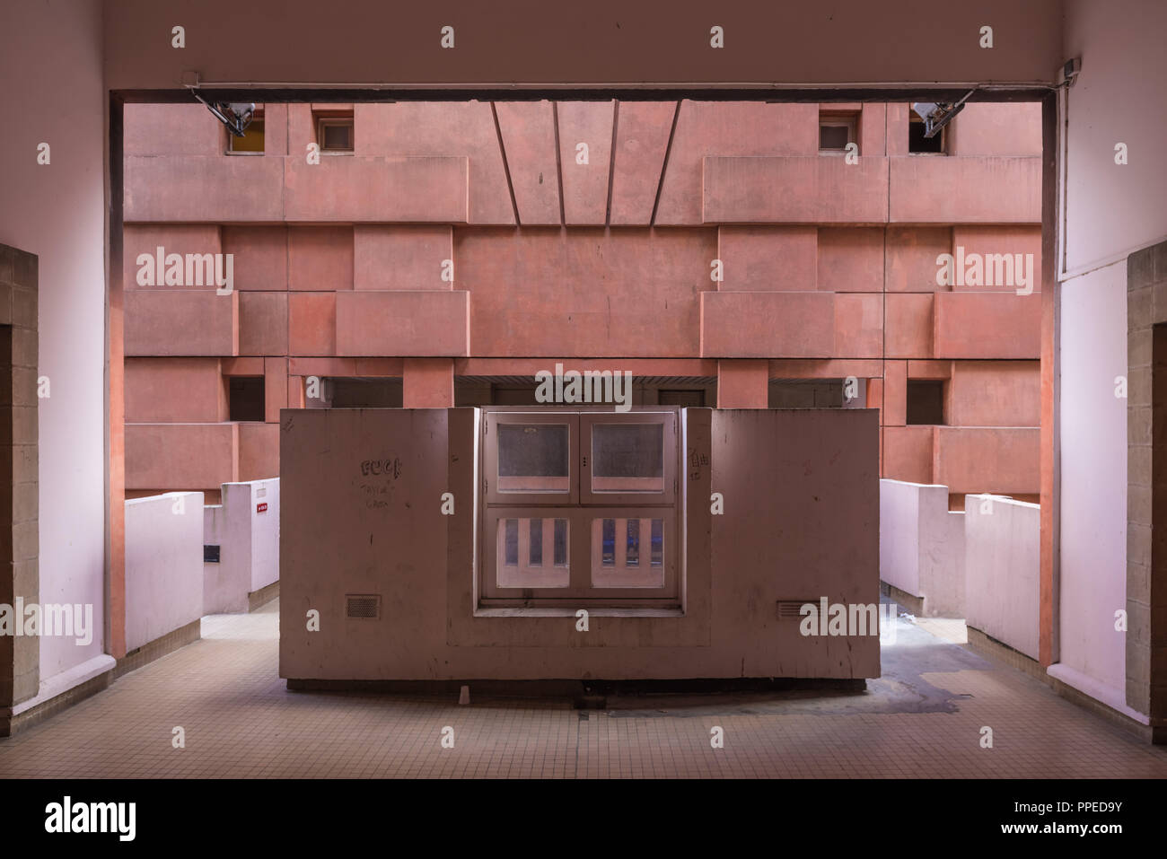 Paris, Noisy-le-Grand Mont d'Est, Espaces d’Abraxas, Le Palacio Stock ...