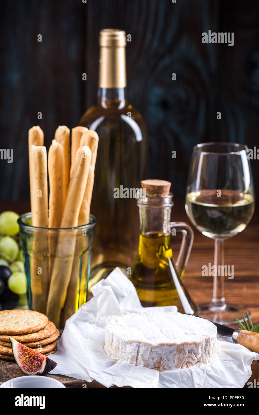 Serving camembert cheese, festive Christmas food Stock Photo - Alamy
