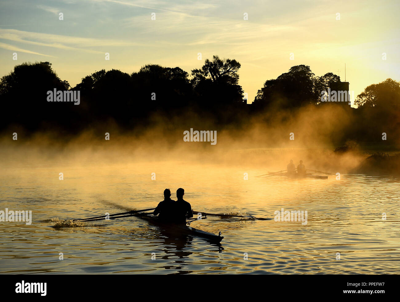 Rowers train on the River Cam in Cambridge at sunrise, as early morning ...