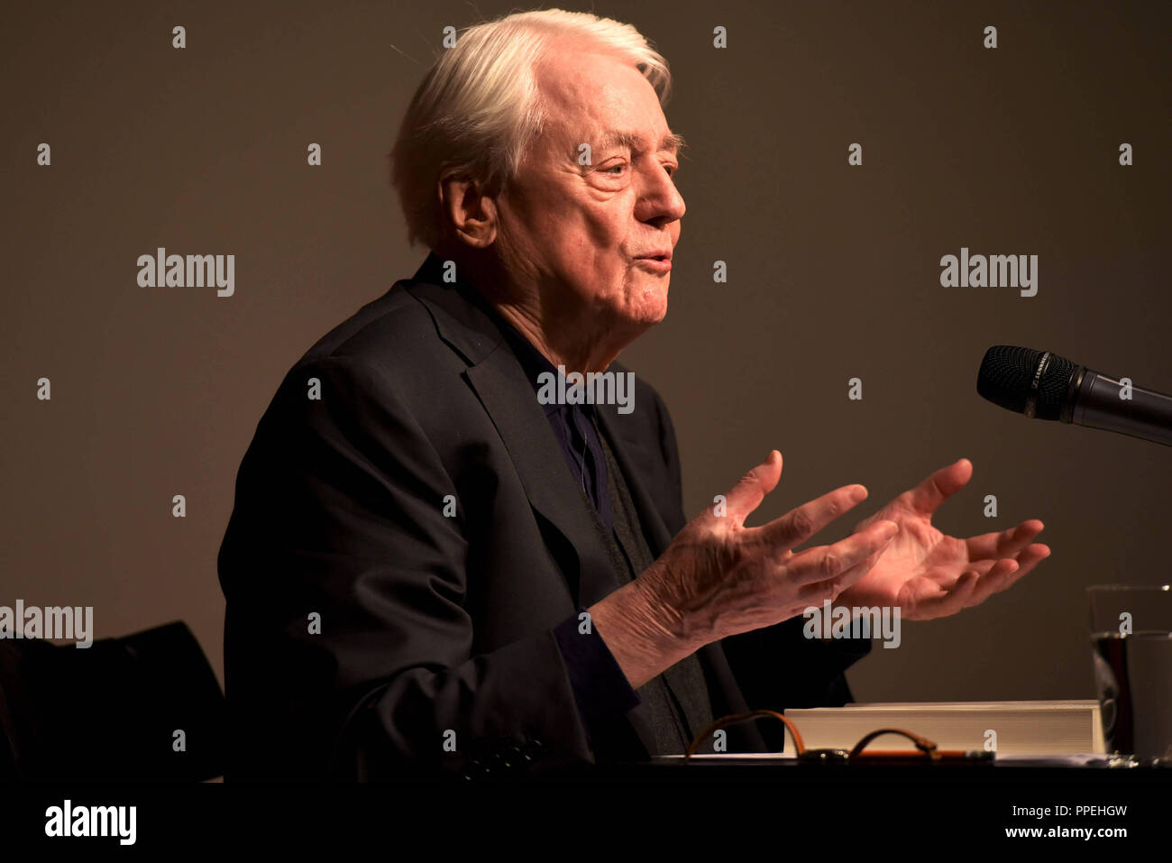 Kluge hi-res stock photography and images - Alamy