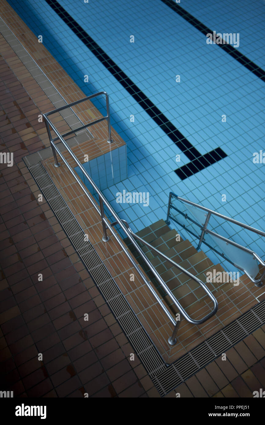 1970s swimming pool hi-res stock photography and images - Alamy