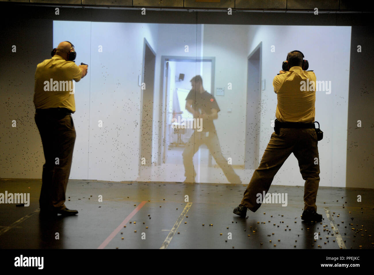 Weapons firing exercise hi-res stock photography and images - Alamy
