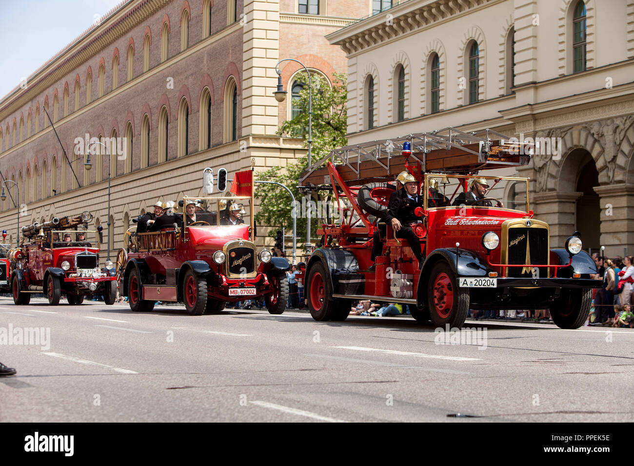 The world's largest parade of fire trucks in the Ludwigstrasse on the ...