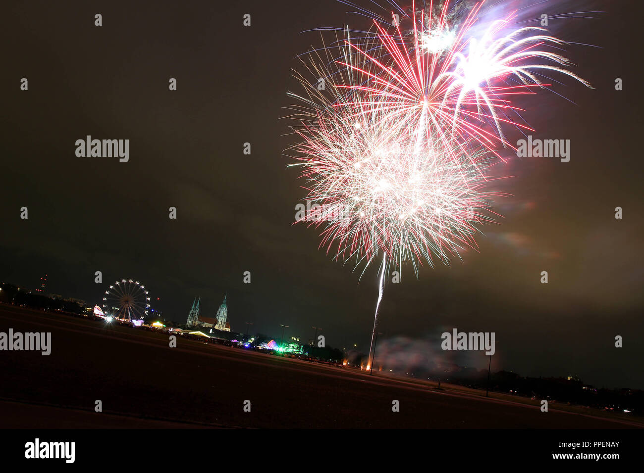 Fireworks at the Munich Spring Festival on the Theresienwiese Stock ...