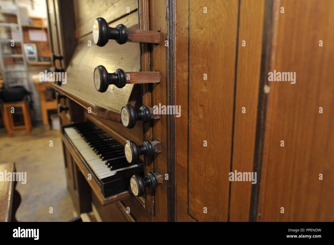 Organ stops hi-res stock photography and images - Alamy
