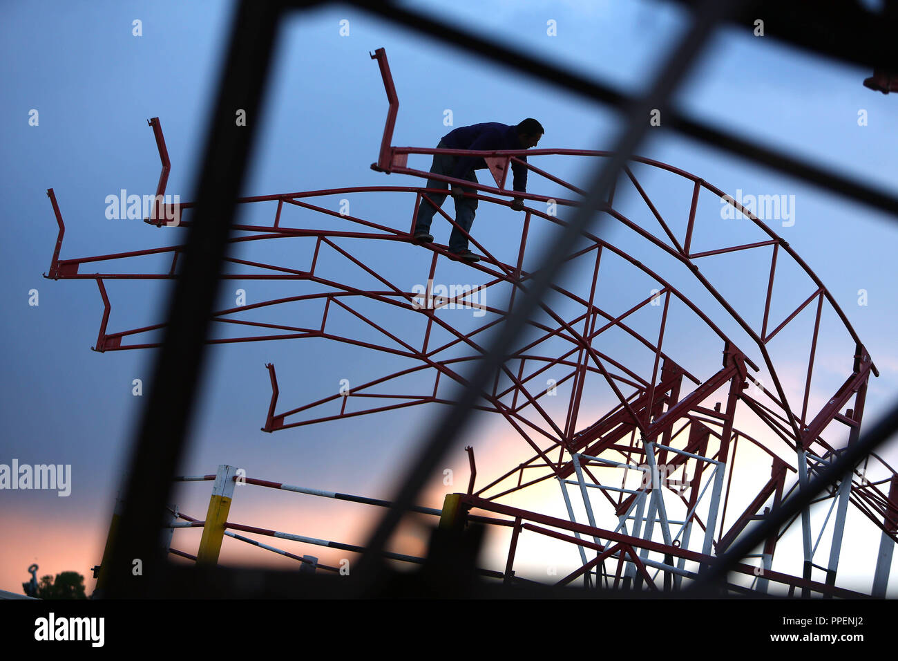 Fairground Workers High Resolution Stock Photography and Images - Alamy