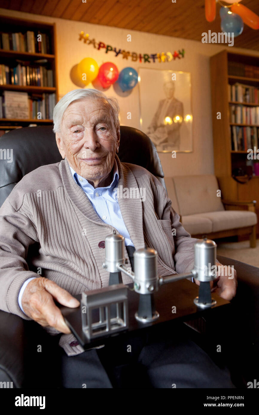 Heinz Billing, a German physics professor and inventor of the digital ...