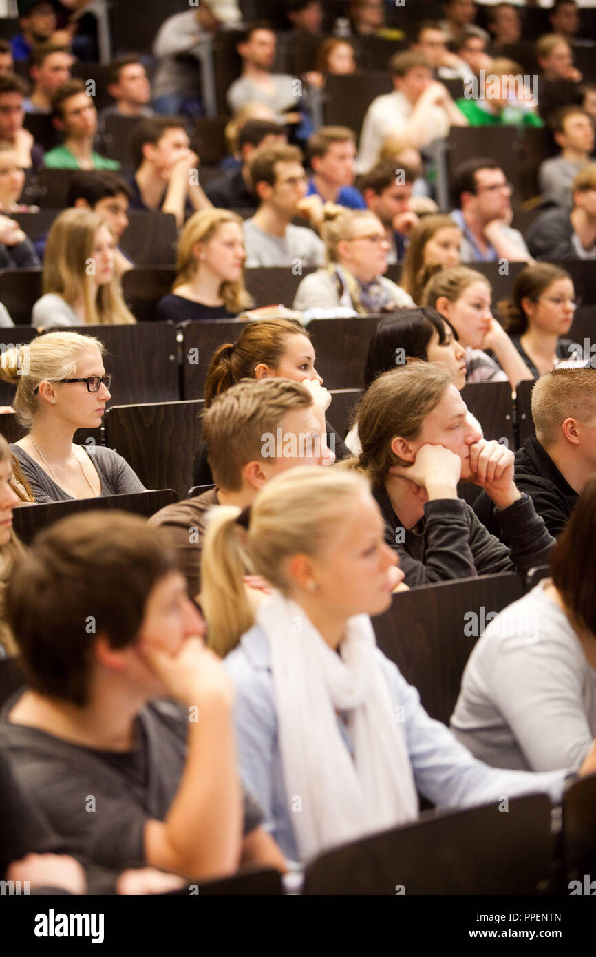 First-year students in Economics (VWL) during a 'Microeconomics I ...