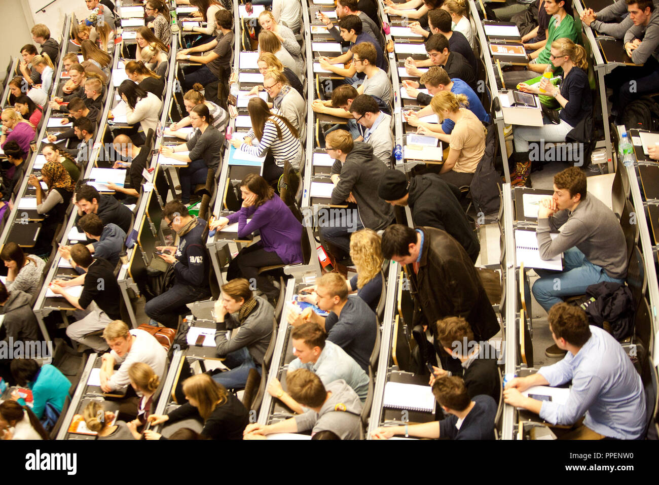 First year students university hi-res stock photography and images - Alamy