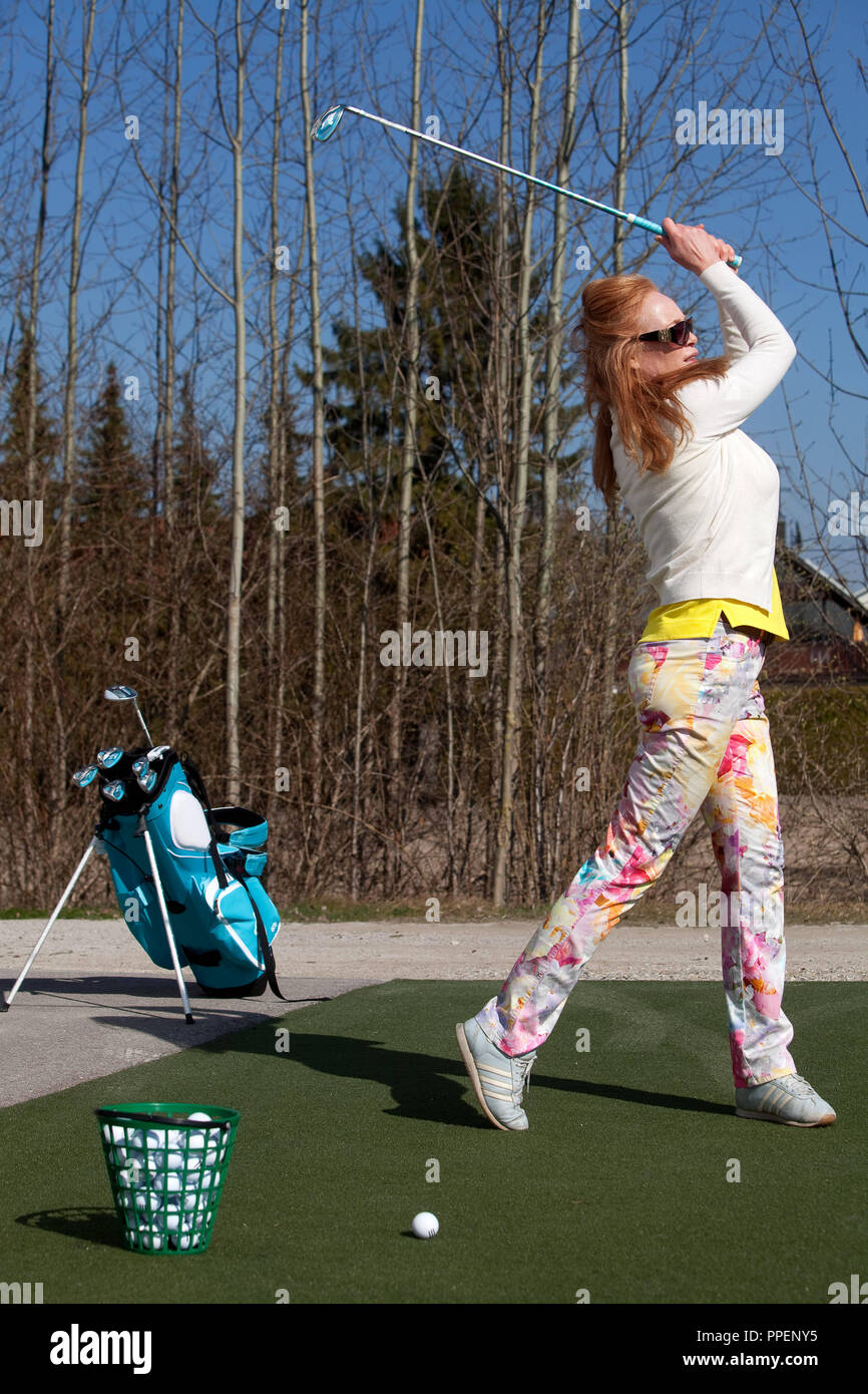 Golf as a popular sport: Angela Fischer at the beginners' course on the ...