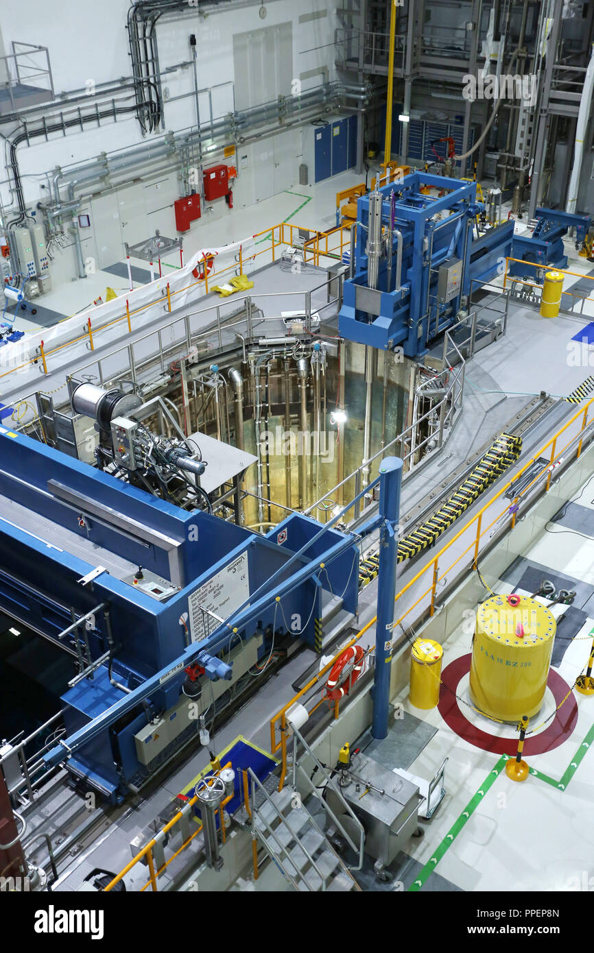 Reactor pool hi-res stock photography and images - Alamy