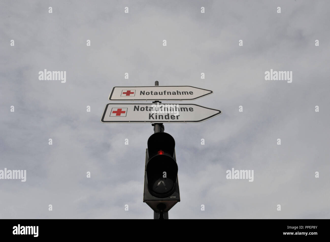 Hospital department signs hi-res stock photography and images - Alamy