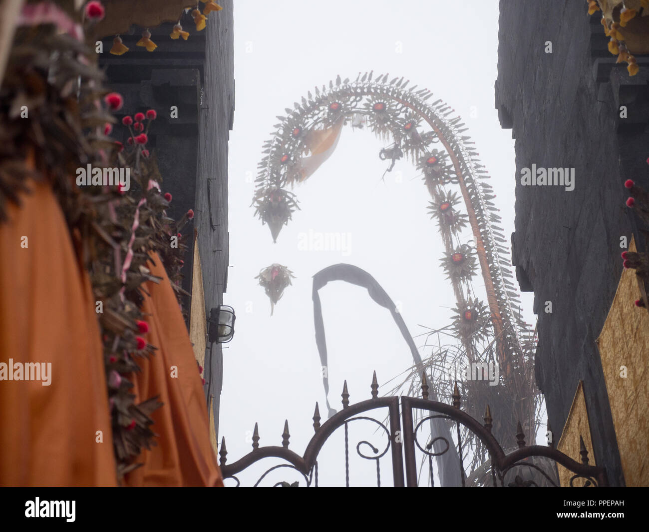 Hindu temple gate in the fog, Ulun Danu Batur, Bali,Indonesia. Balinese ...