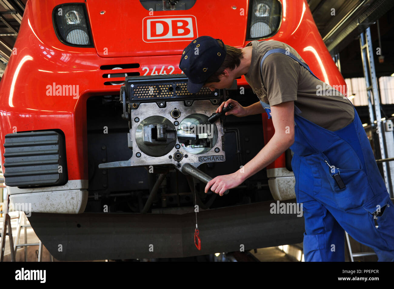 Train accident workshop hi-res stock photography and images - Alamy
