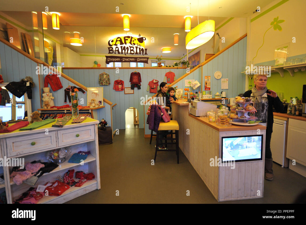 Bambini hi-res stock photography and images - Alamy