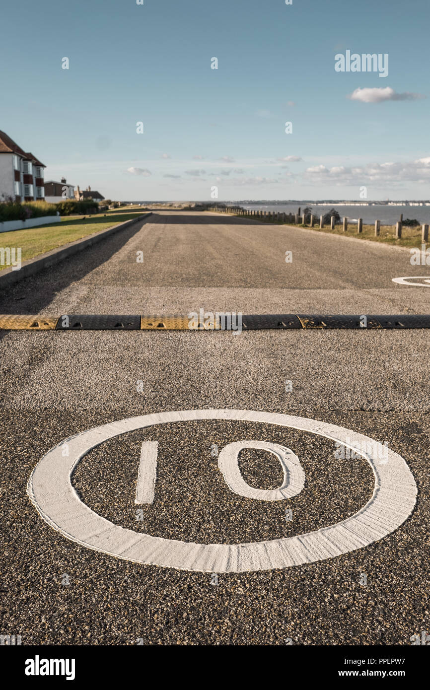 10 mph speed limit hi-res stock photography and images - Alamy