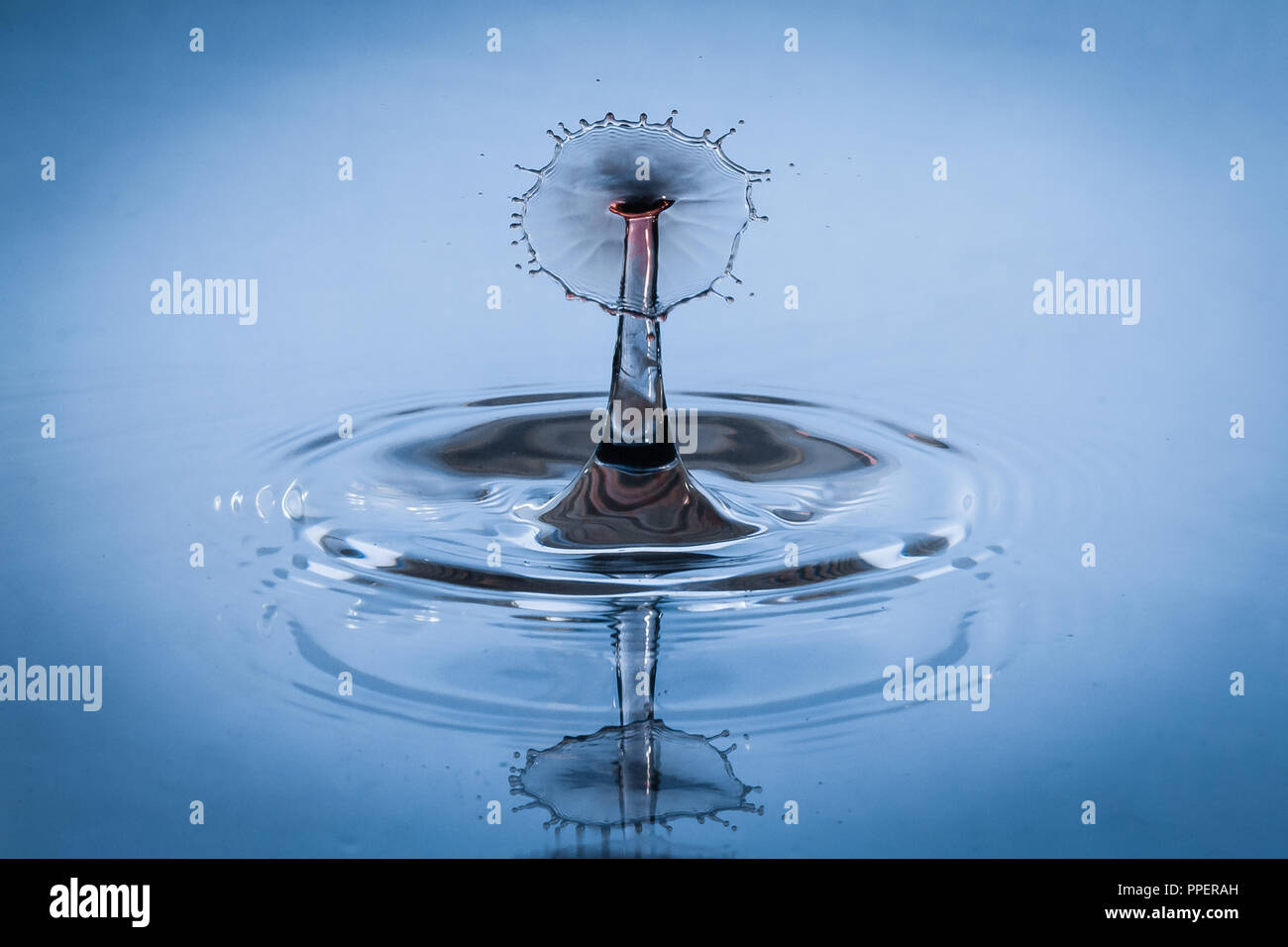 Blue drop water splash hi-res stock photography and images - Alamy