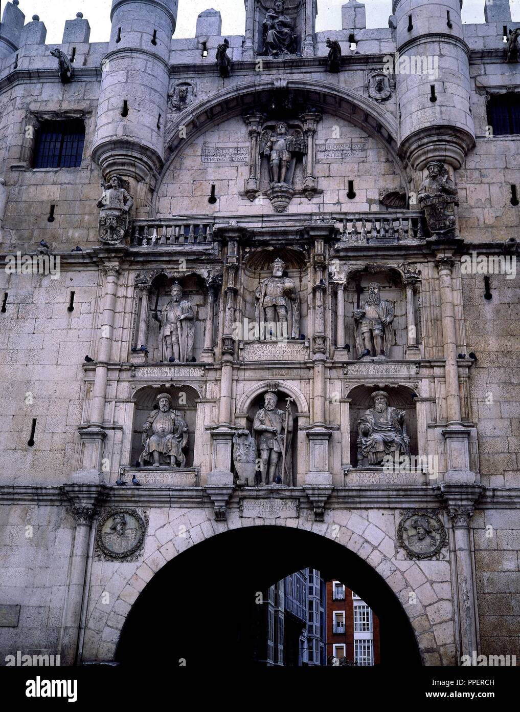 PUERTA DE SANTA MARIA-ARCO DE ENTRADA A LA CIUDAD- RECONST 1534 POR ...