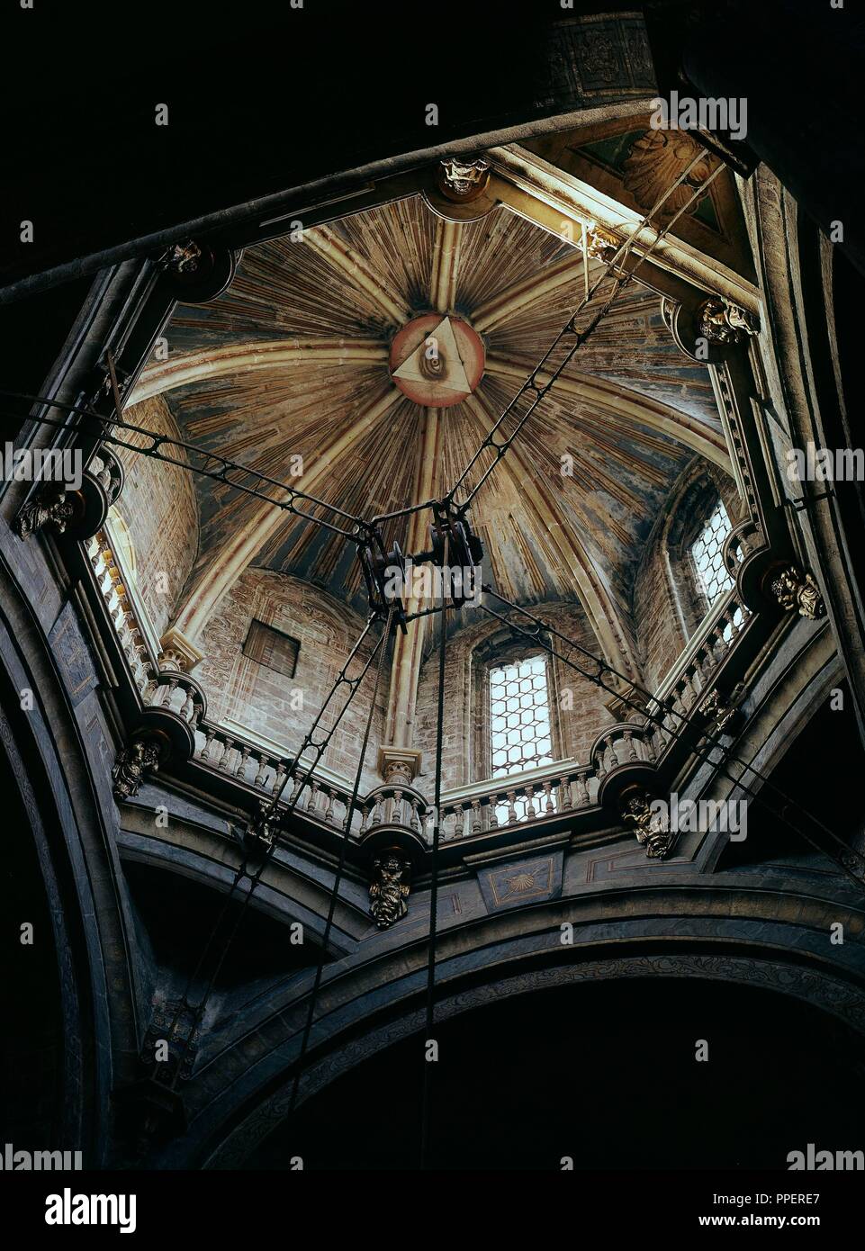 INTERIOR DEL CIMBORRIO CONSTRUIDO ENTRE 1499 Y 1505. Location: CATEDRAL ...