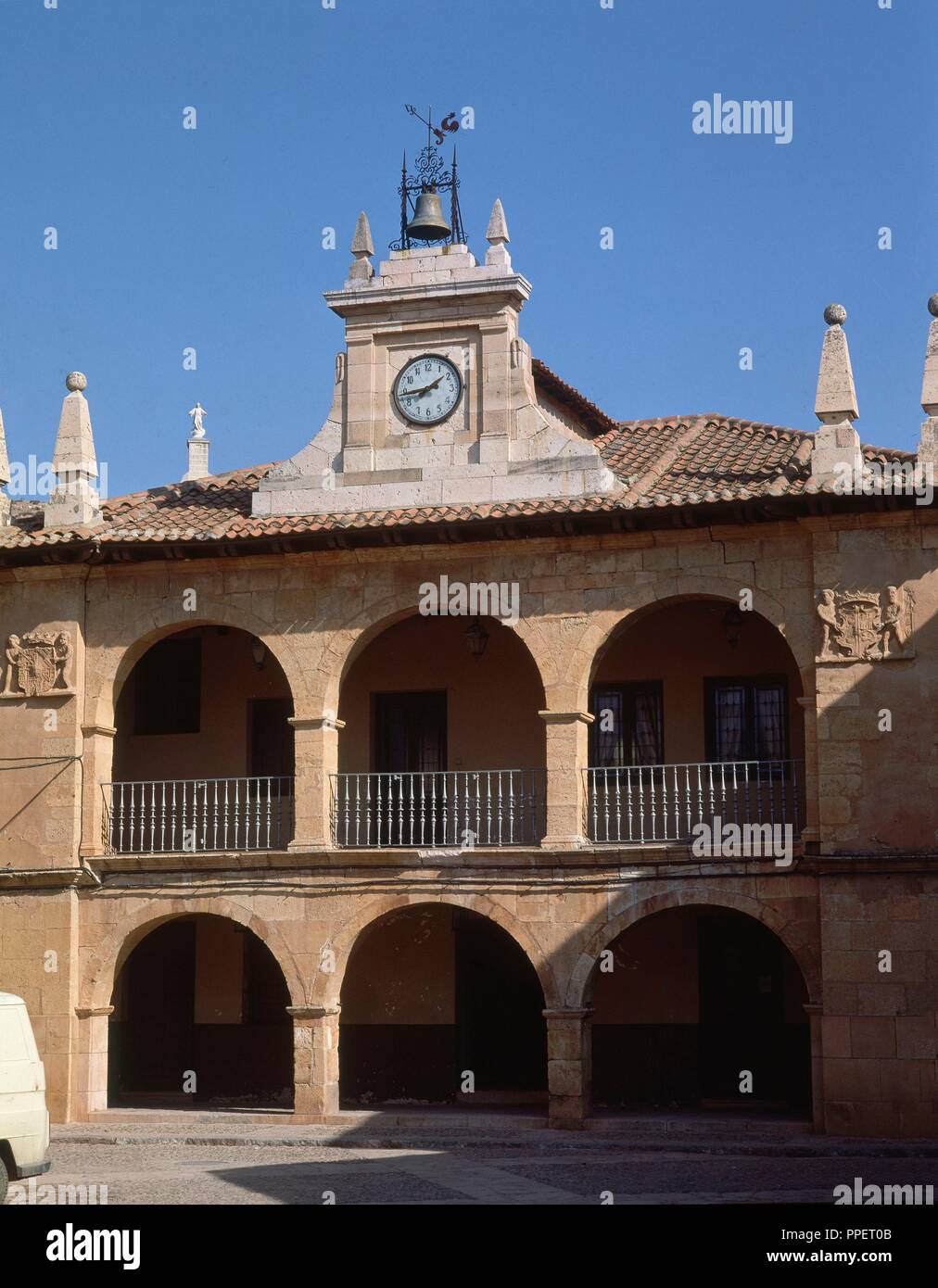 FACHADA DEL AYUNTAMIENTO CONSTRUIDO EN EL SIGLO XVI Y RESTAURADO EN EL ...
