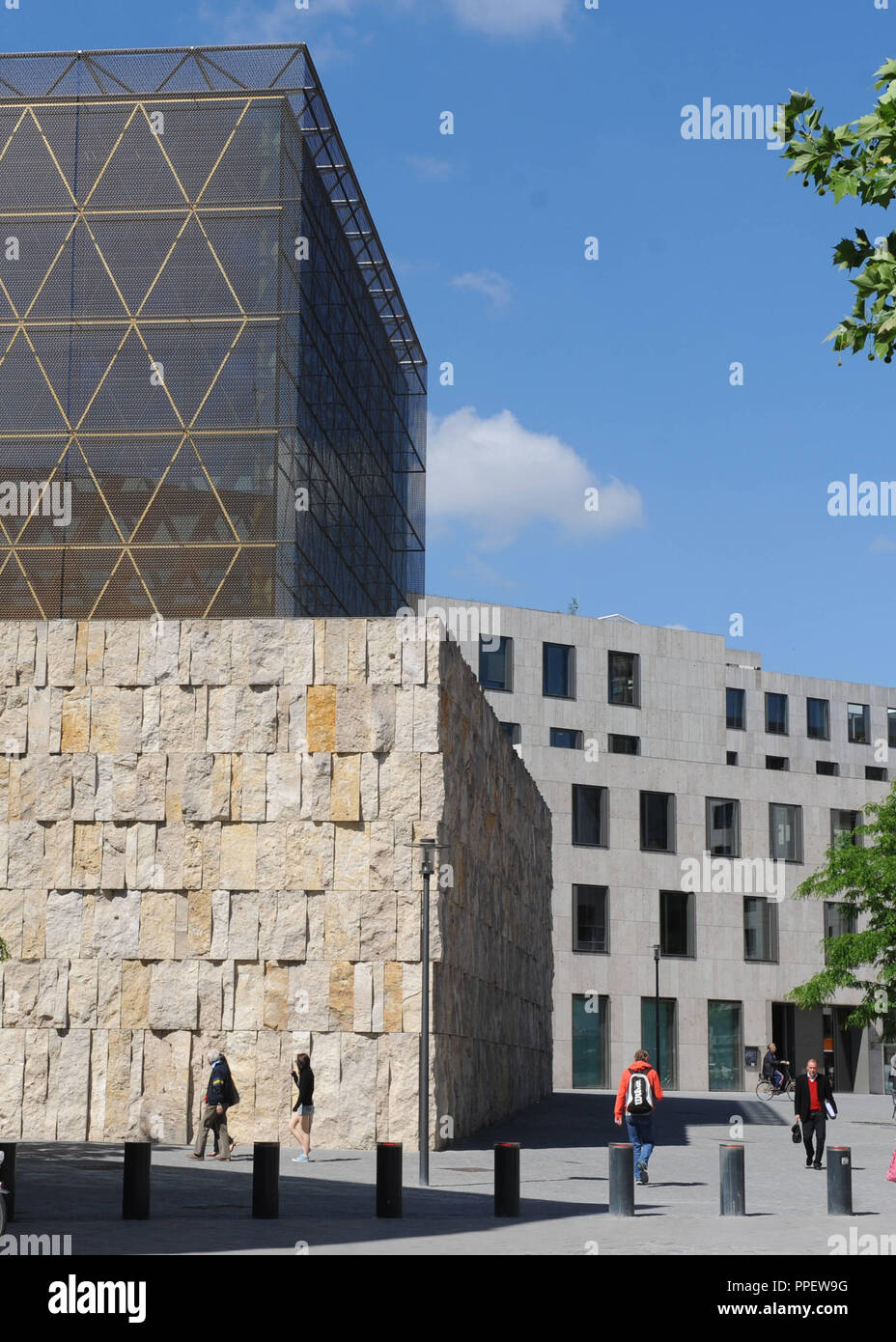 Synagogue (left) and Jewish community center (center) on St.-Jakobs ...