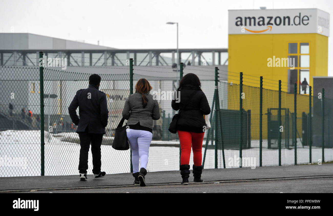 Passers-by in front of the large logistics center of Amazon.de in the ...