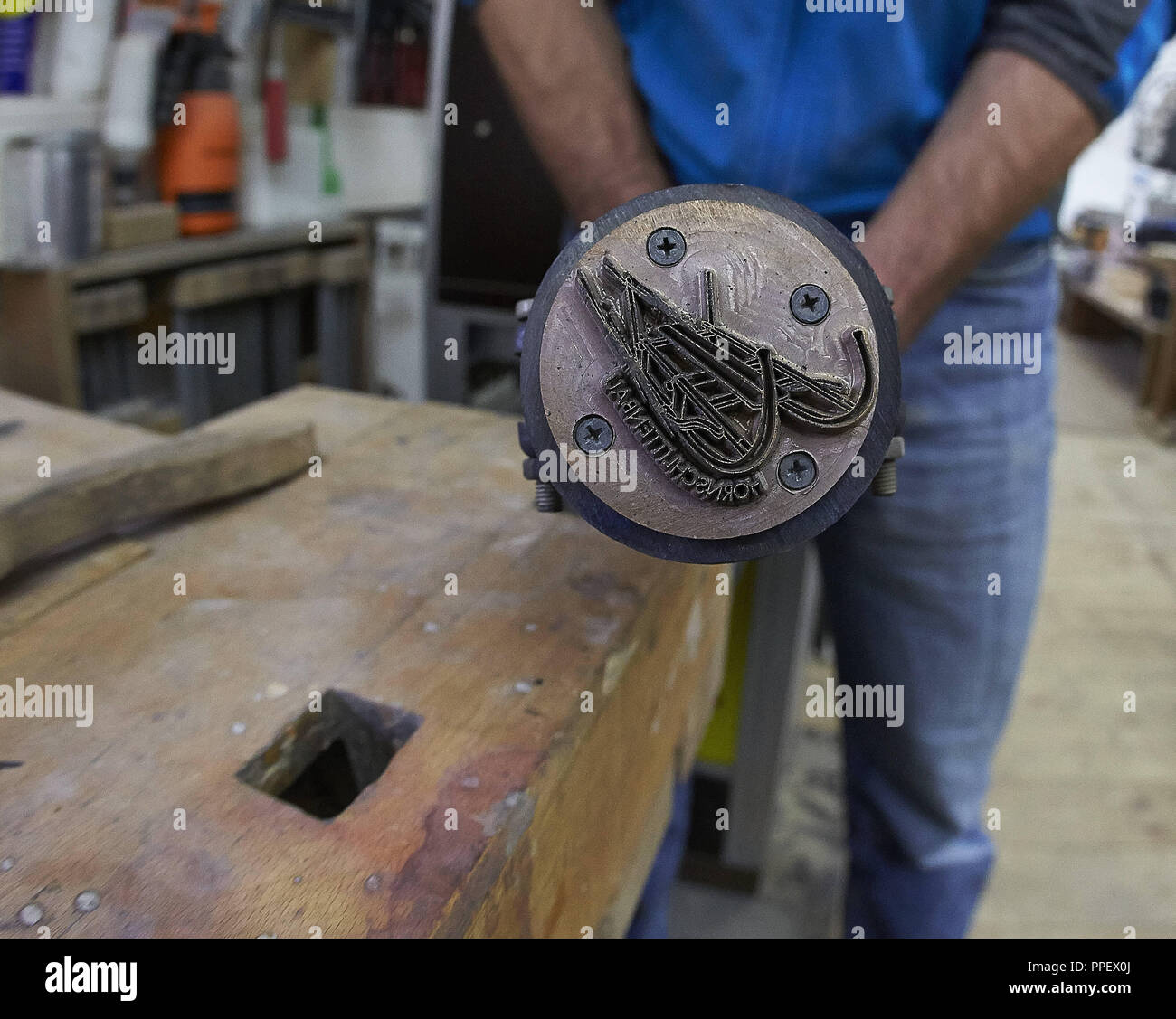 Felix Keitlinghaus from the horn sledge manufacturing company "Thomas ...