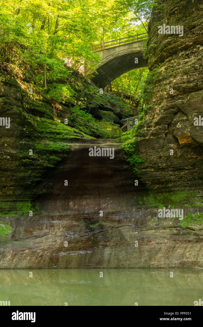 Footbridge over a gorge hi-res stock photography and images - Alamy